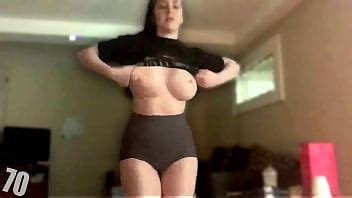 Twitch Streamer Change Shirt On Stream Flashes Her Tits By Accident 70