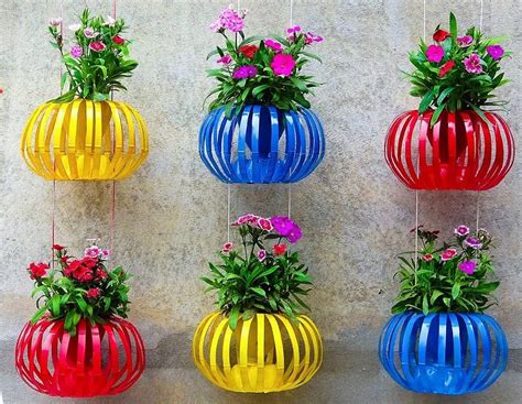 15 ideas de macetas para reciclar tus botellas de plásticos Mujer