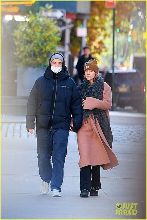 Robert Pattinson Holds Hands With Girlfriend Suki Waterhouse During