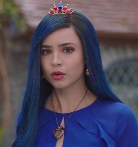 Pin By Abigail ️ ️ On Descendants 3 Sofia Carson Evie Descendants Mal And Evie