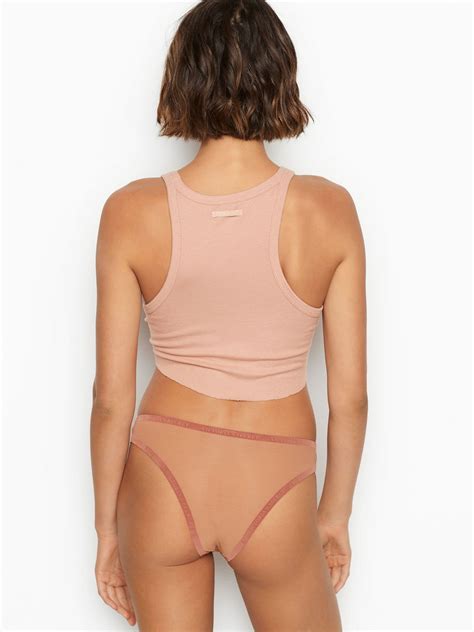 Short Haired Kiwi Model Georgia Fowler Posing For Victorias Secret
