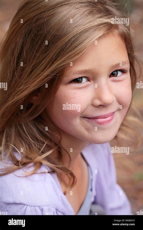 Hübsches Junges Mädchen Fotos Und Bildmaterial In Hoher Auflösung Alamy