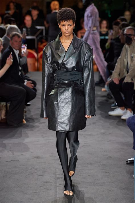 MM6 Maison Margiela Spring 2023 Ready To Wear Fashion Show Vogue