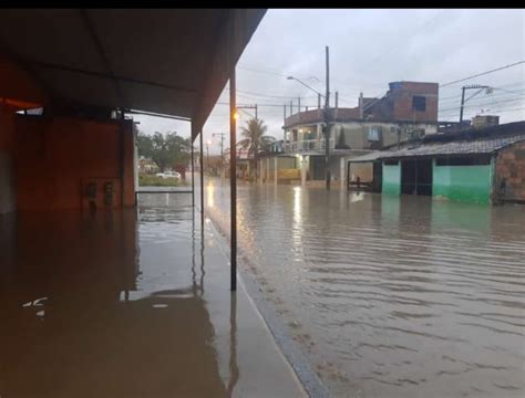 Chuva Forte Alaga V Rios Bairros Em S O Gon Alo E Causa Pelo Menos Uma