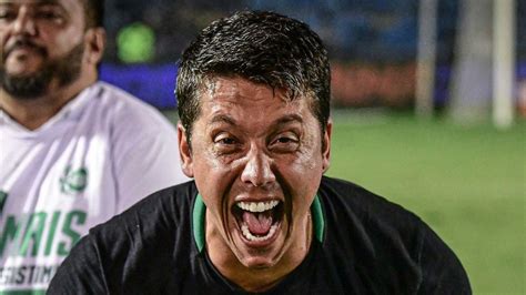 Rebaixado Santos faz proposta por técnico de time da Série A