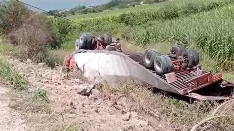 VUELCA TRÁILER EN LA AUTOPISTA SIGLO XXI Arturo Ortiz