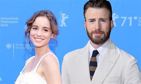 Người đàn ông quyến rũ nhất thế giới Chris Evans hẹn hò nữ diễn viên