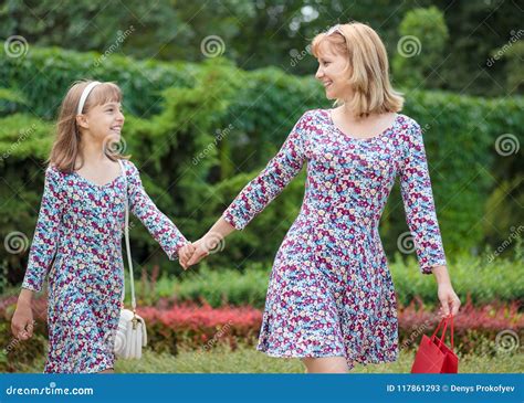 Playing With Daughters Pussy Private Photos Homemade Porn Photos