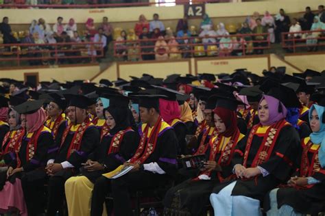 Unila Mewisuda Mahasiswa Universitas Lampung