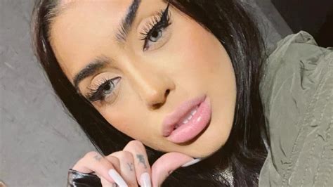 MC Mirella surpreende ao publicar foto sem procedimentos estéticos