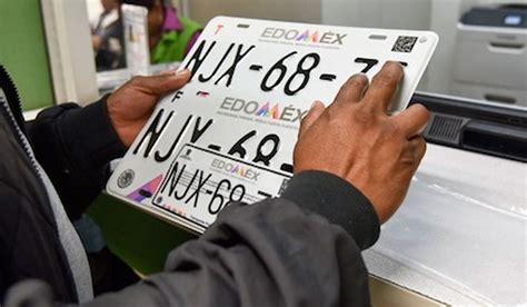 Cómo obtener el descuento del 50 por ciento en el reemplacamiento