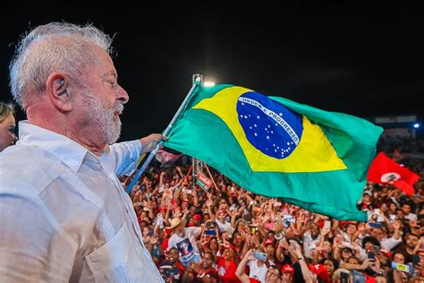 Após 12 anos e depois de ficar preso por 580 dias Lula volta à
