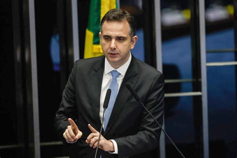 O senador Rodrigo Pacheco na sessão desta quarta feira 1º Gabriela