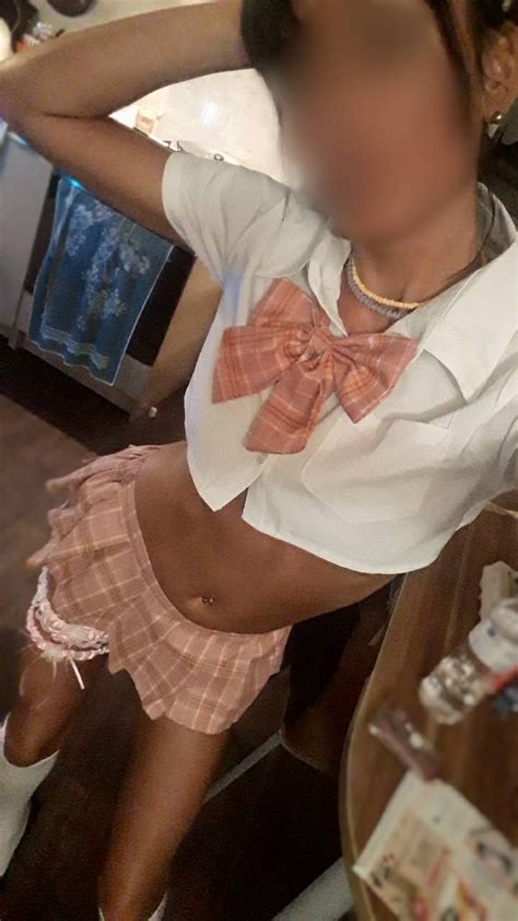 Petit selfie en écolière vous aimez cette tenue Vous voulez en