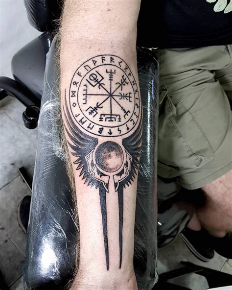 Les Symboles Vikings Et Leurs Signification Tatouage De Valkyrie