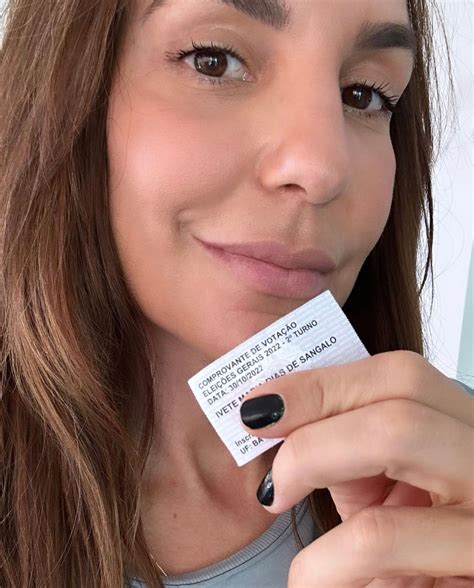 Eleições 2022 Ivete Sangalo vota em Salvador Pela democracia