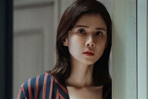 Nửa đêm bắt gặp mẹ chồng thường lén lút ra khỏi nhà tò mò đi theo tôi