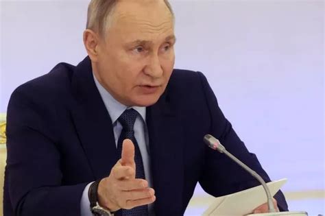 Putin S Fury Over Party Where Rapper Covered Member With Balenciaga