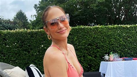 Jennifer Lopez Bares Washboard Abs In Tiny String Bikini And She Looks Phenomenal Hello