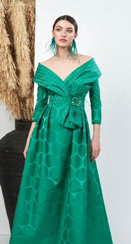 Particolare Abito Cerimonia Donna Color Verde Bottiglia Con Maniche