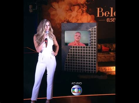 Foto Grazi Massafera apostou em um macacão branco e decotado para