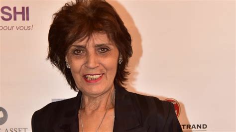 Linda De Suza La Chanteuse Est D C D E L Ge De Ans