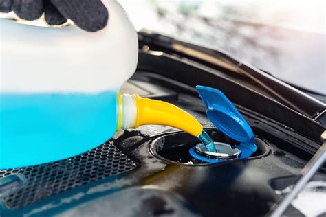 Qué es y cómo cambiar el líquido refrigerante del coche