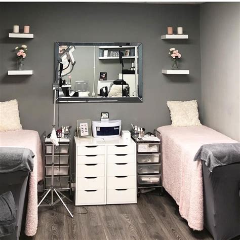 How To Decorate Your Lash Room At Home Leadersrooms