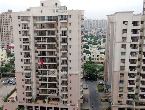 Eros Wembley Estate Sector 50 Rent WITHOUT BROKERAGE Semi Furnished 3