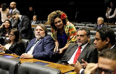 Brasil Câmara aprova urgência para votar federação de partidos que