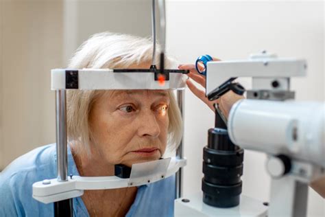 Retinopatia cukrzycowa powikłanie cukrzycy Objawy i leczenie