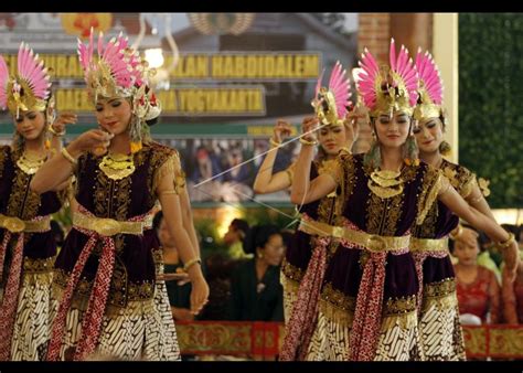 Tari Golek Ayun Ayun ANTARA Foto
