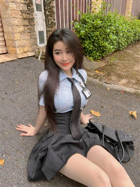 Nữ sinh Sài Thành nức tiếng chơi trầm hương có eo thon hông nở gương