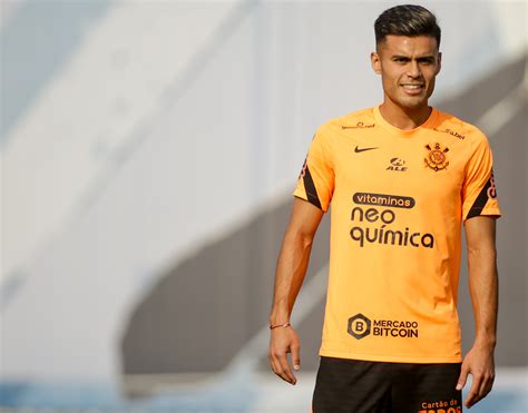 Em três meses de Corinthians Fausto Vera iguala números da temporada