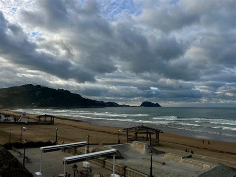 Tiempo Y Olas De Hoy A La Tarde En La Playa De Zarautz Flickr