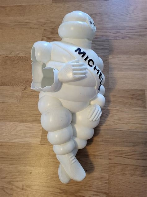 Se produkter som liknar Stor Michelin gubbe med belys på Tradera
