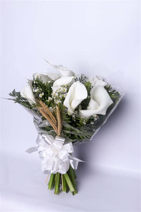 BUQUÊ COPO DE LEITE Internacional Flores