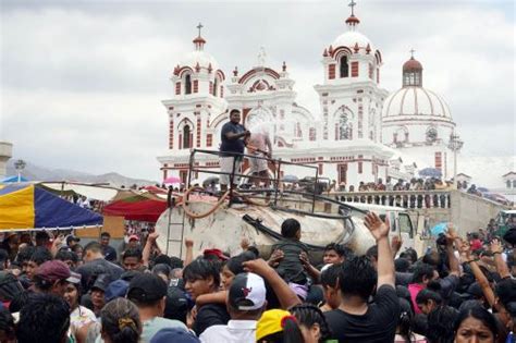 Ica Miles De Devotos Celebraron El Jueves De Comadres Con La Virgen