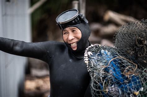 Japan S Ama Grandmas Cling To Freediving Fishing Tradition