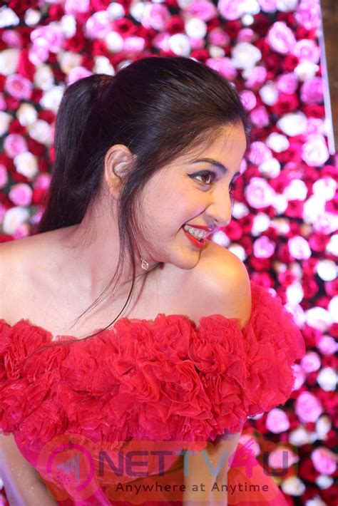 Poonam Kaur Latest Stills Galleries Hd Images