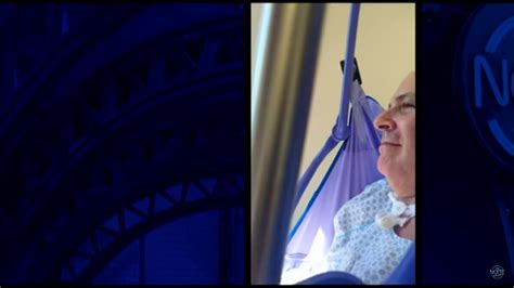 Foto Mingau no hospital foto mostra músico do Ultraje a Rigor após