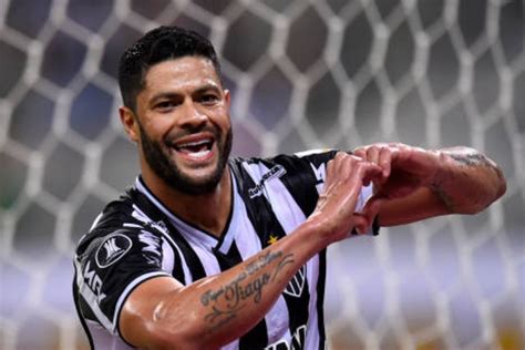 Atlético vence Athletic pênalti polêmico e vira líder no Mineiro