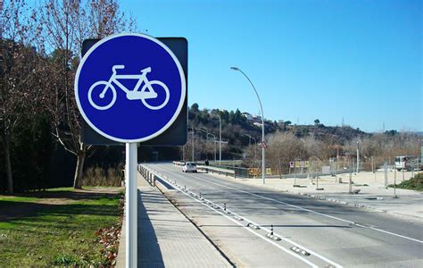 Es Obligatorio Circular Por El Carril Bici Cofidis Likes Ciclismo