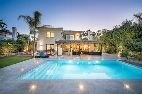 Luxuriöse Villa 4 Schlafzimmer zu verkaufen in Marbella Spanien
