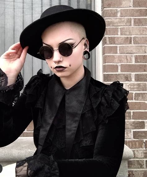 Mode Punk Bald Girl Black Goth Bald Women Goth Beauty Very Short