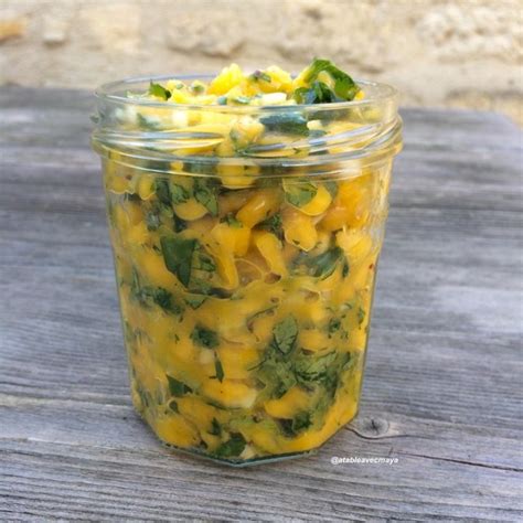Salsa De Mangue Coriandre Et Jus De Citron Vert A Table Avec Maya