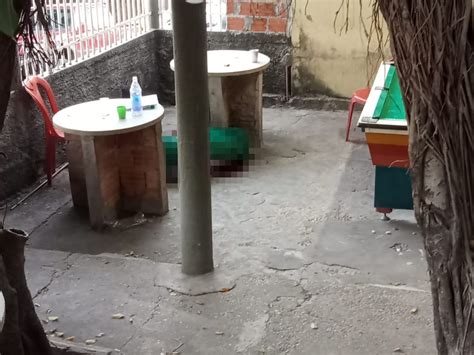 Criminosos Encapuzados Invadem Bar E Matam Jovem 15 Tiros Na Zona