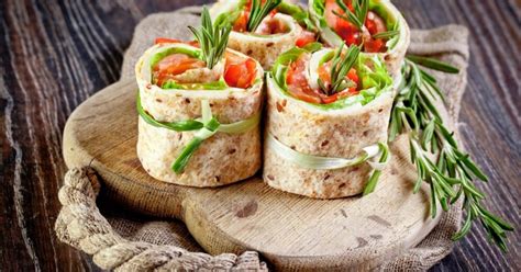 Pildīts lavašs ģeniāli vienkārša uzkoda 10 piecminūšu receptes DELFI
