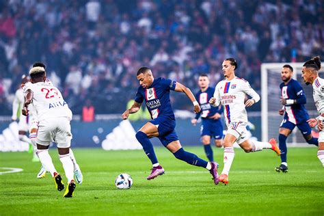 Foot PSG OL PSG Mbappé dans lombre de Neymar et Messi ça tacle