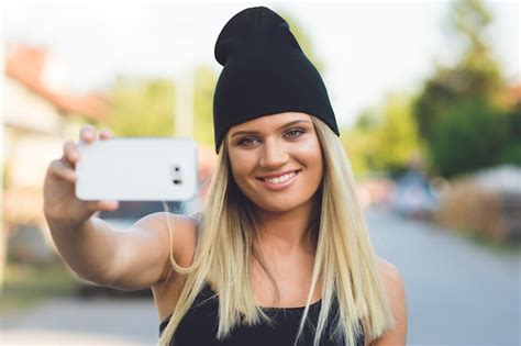 Premium Photo Teenage Girl Taking A Selfie